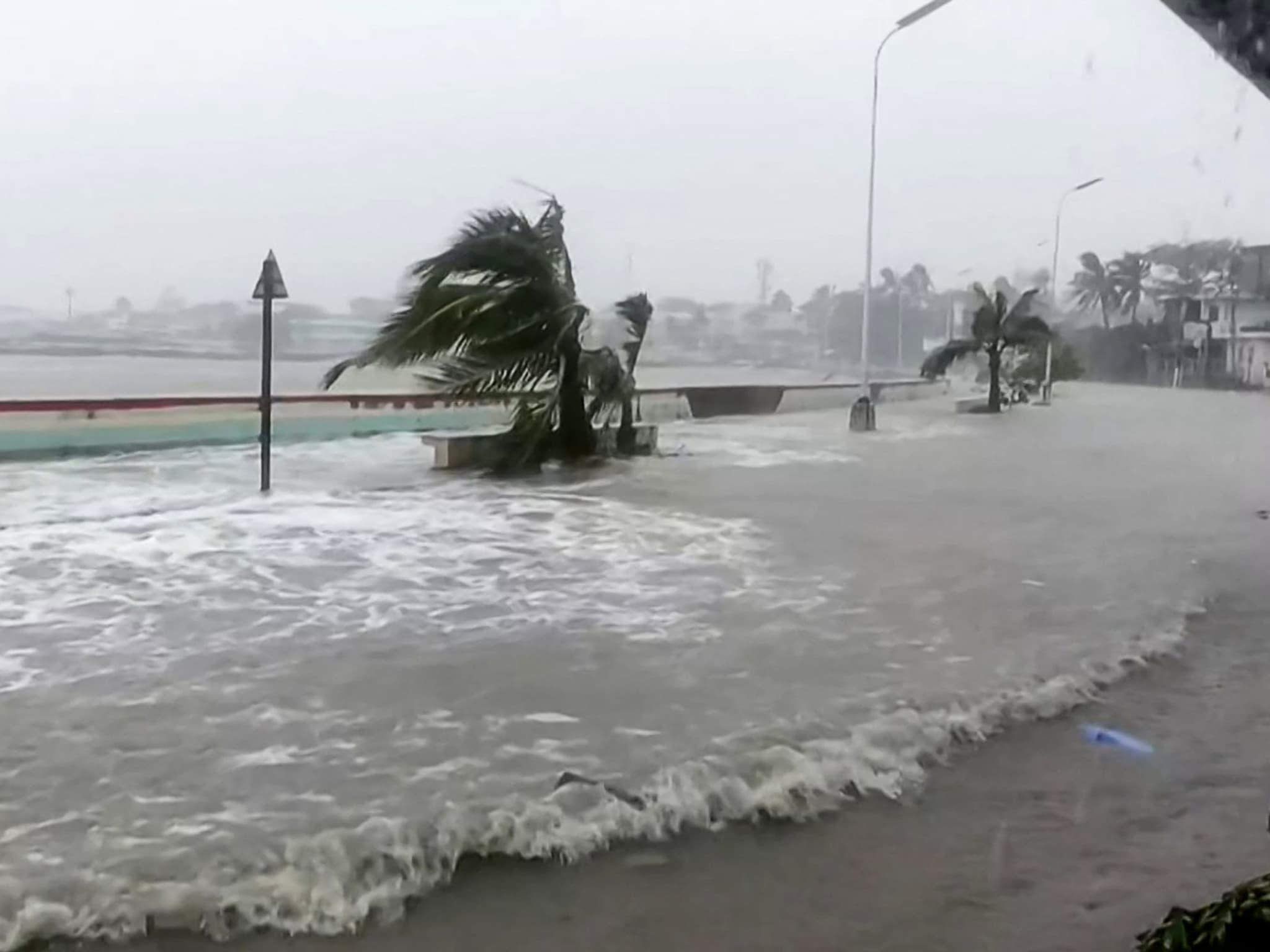 L’enfer de Fung-wong : Le super typhon s’abat sur les Philippines ...